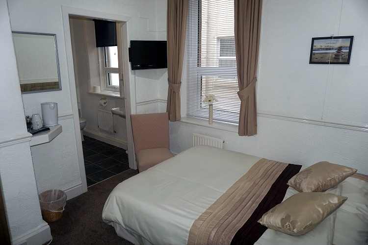 Promenade Licensed Hotel | 202 Queens Promenade, Blackpool, FY2 9JS